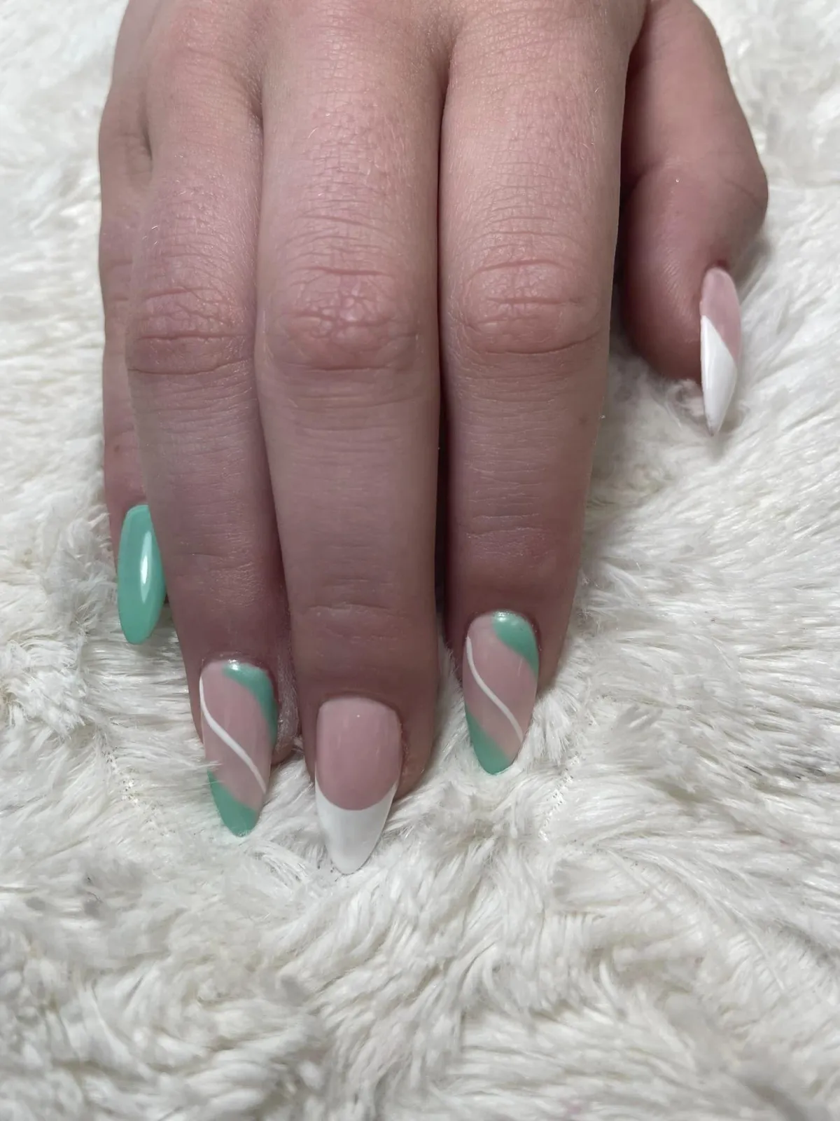 Sues nails store